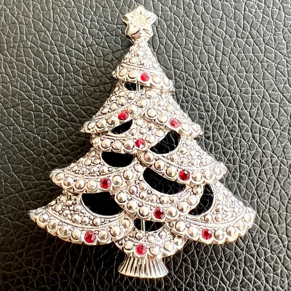 Avon | Jewelry | Vtg Avon Silver Tone Marcasite Christmas Tree With Red ...